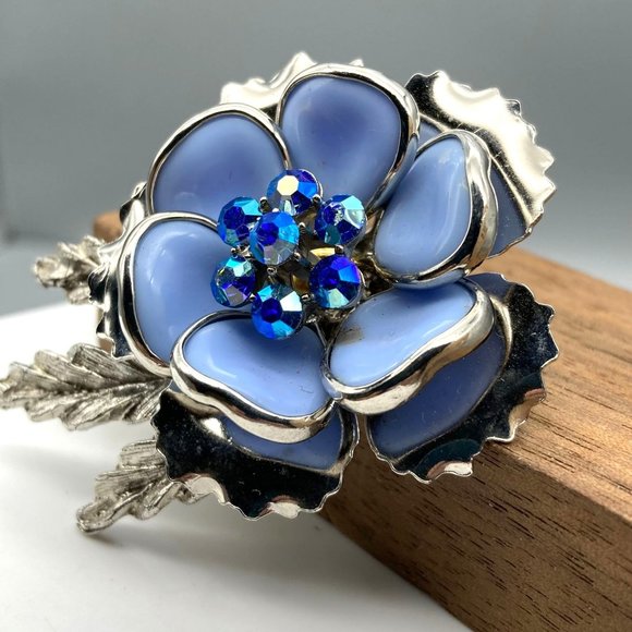 Jewelry | Vintage Blue Flower Brooch With Silver Tone Leaves Bezel Set ...